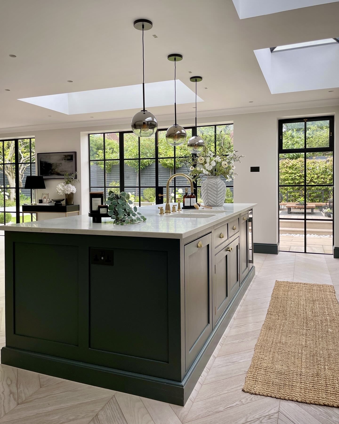Pivot Windows - Fabco